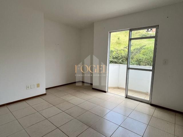 Recanto da Mata/JF – Apto 2/4 c/ Sacada e Garagem – 1 Lance de Escada