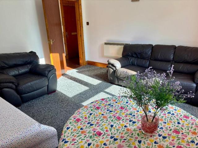Recently Decorated 2 Bed Flat near Aberdeen Uni
