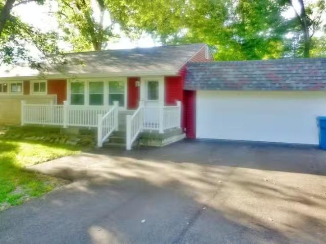 Recently remodeled 3 Bed / 1 Bath House for Rent with Finished.
