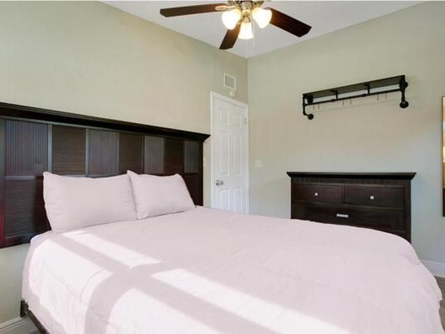 Recently Remodeled! Comfortable & Beautiful Orlando House, Amazing Host!