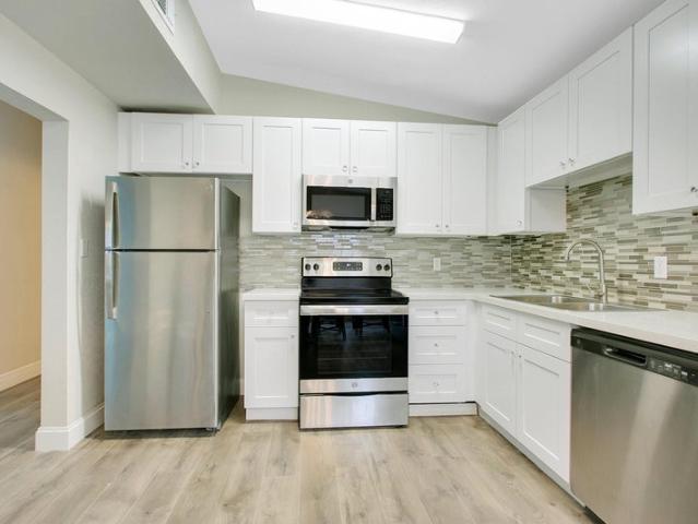 Recently Remodeled! Comfy & Beautiful Orlando Hou