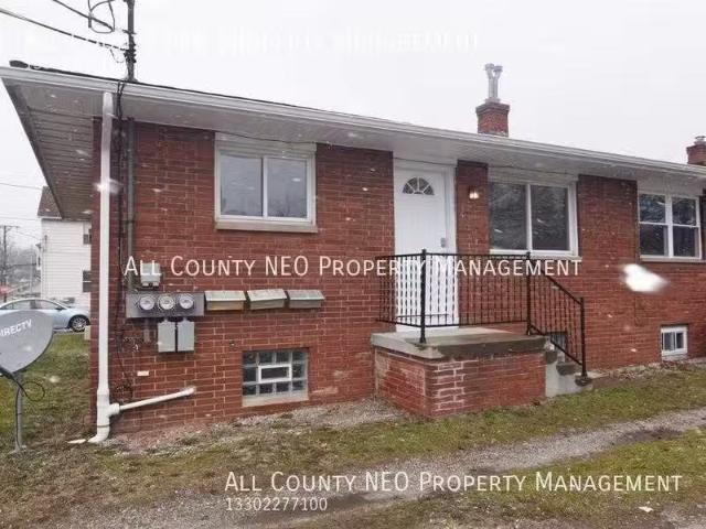 Recently remodled 2 bedroom, 1 bathroom apartment in Barberton.