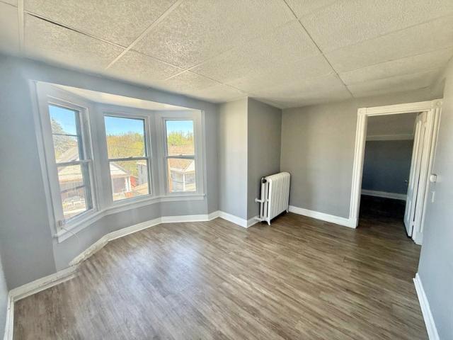 Recently Renovated 3rd Floor 1BR — Troy | Availabl