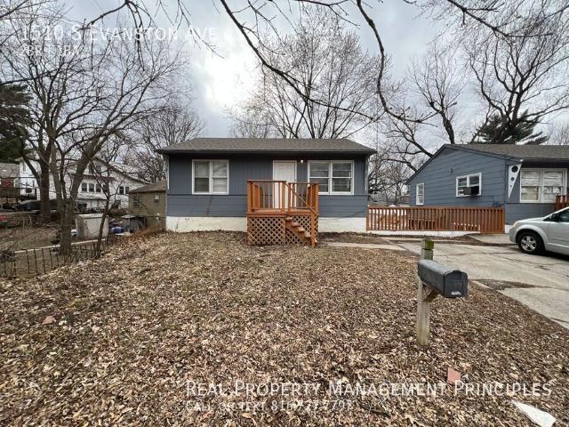 Recently Renovated 2 Bedroom 1 Bath Townhouse! Deposit Free Living Available via Obligo!