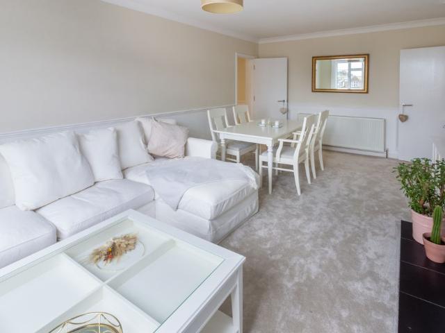 Recently renovated 2 double bedroom apartment to let on Blackheath