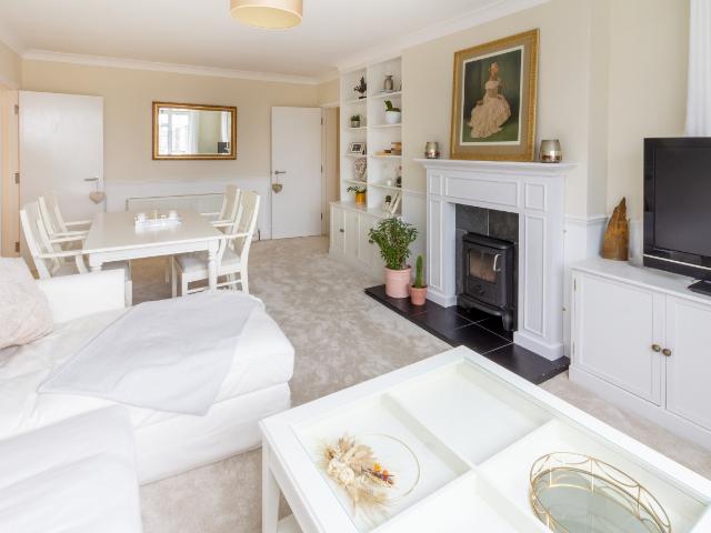 Recently renovated 2 double bedroom apartment to let on Blackheath