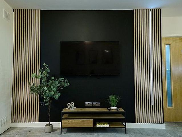 Recently Renovated 7 Bedroom En Suite Apartment Just a short walk into the City Center