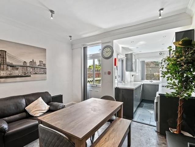 Recently Renovated 5 Bed Student House with Ensuite Bathrooms