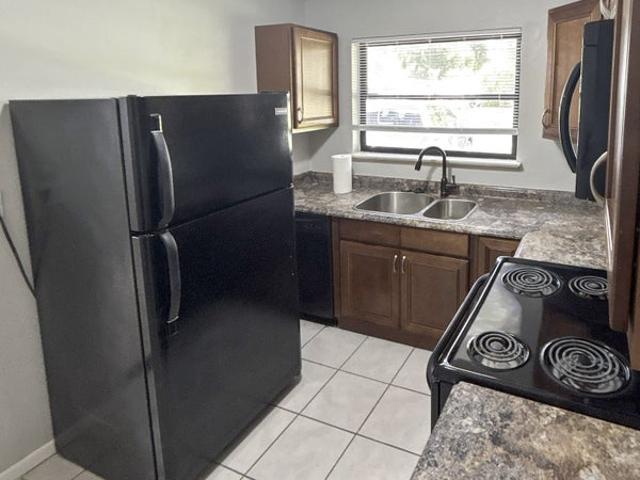 Recently Renovated and Ready for MoveIn: Great Pro