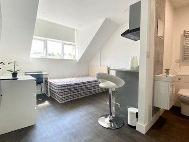 Recently Renovated Studio on Popular Ecclesall Road