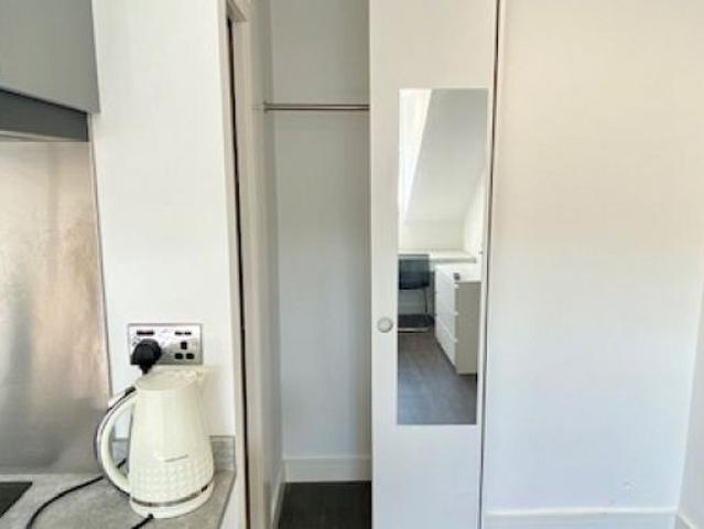 Recently Renovated Studio on Popular Ecclesall Road