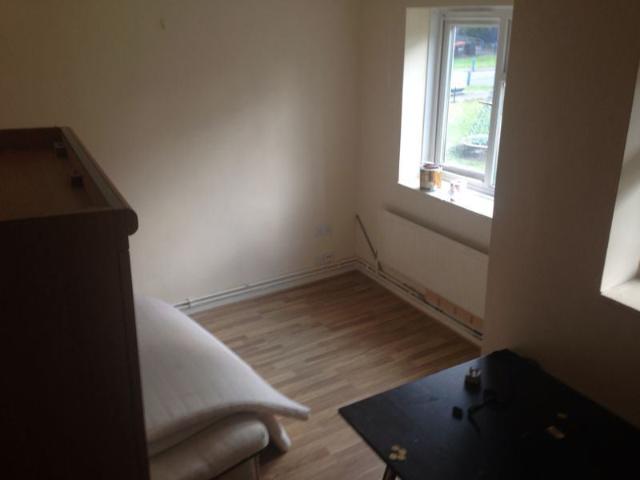 Recently refurb flat close to Victoria park