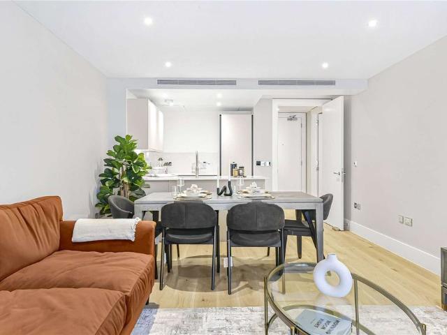 Recently refurbished three bedroom apartment in a high specification new development on Baker Street