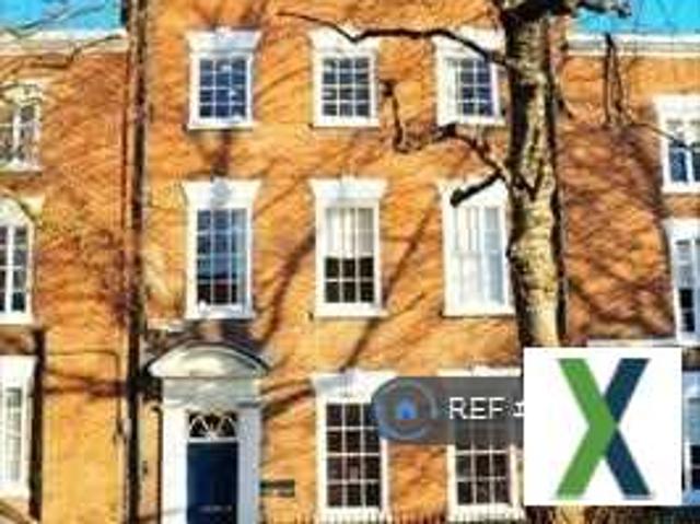 Recently refurbished two bed flat available to let in B24 area