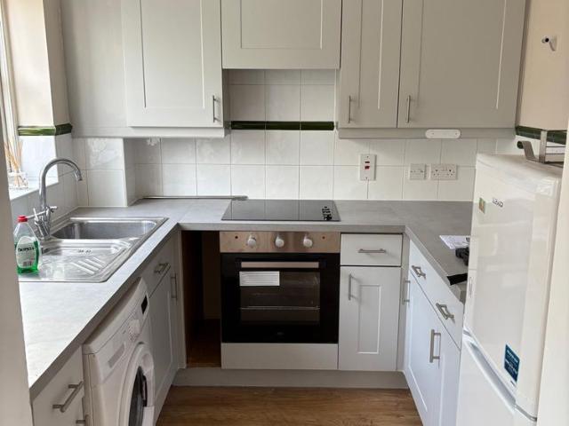 Recently refurbished and exceptionally well presented two bedroom home situated in the sought after Cardwell’s Keep development in Guildford