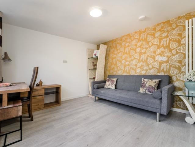 Recently refurbished studio near science park