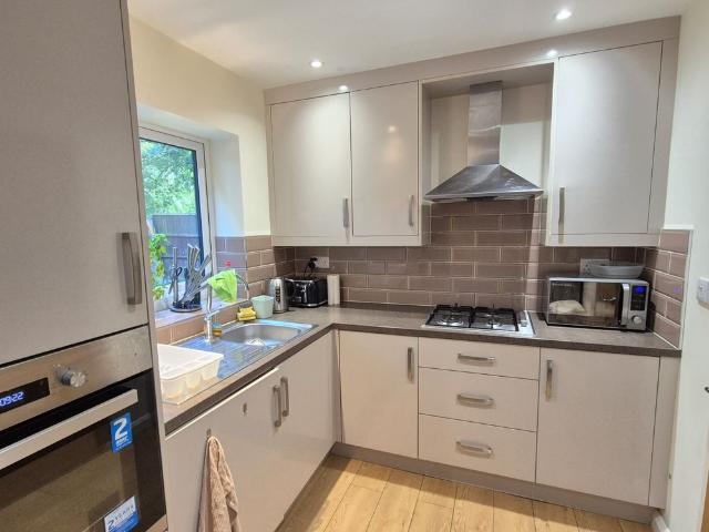 Recentrly built 4 bedroom house Room FFR