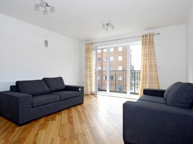 Recovery Street, London SW17 2 bed flat to rent £2,300 pcm £531 pw