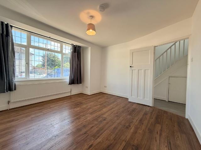 Recreation Avenue, Romford RM3, Property to rent, £2,150 pcm | PrimeLocation