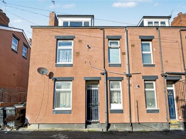 Recreation Place, Leeds LS11, 2 bed terraced house to rent, £825 pcm | PrimeLocation