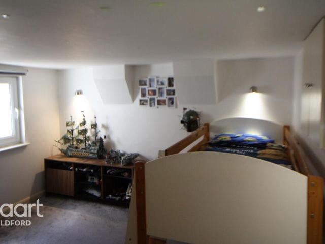 Recreation Road, Guildford 2 bed flat to rent £1,750 pcm £404 pw