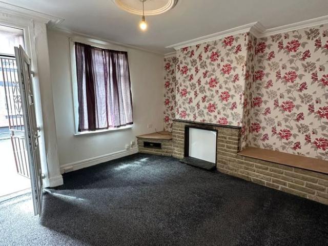 Recreation View, Leeds LS11, 2 bed terraced house to rent, £800 pcm | PrimeLocation