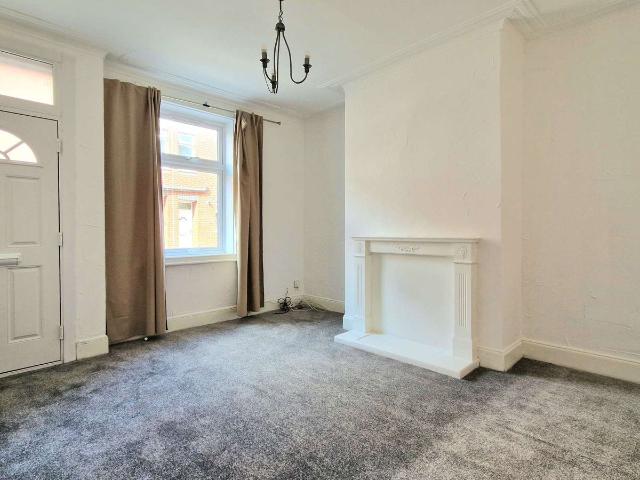 Recreation View, Leeds LS11, 2 bed terraced house to rent, £825 pcm | PrimeLocation