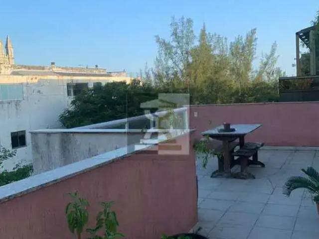 Recreio dos Bandeirantes Cobertura 155 m2, direito a uso da laje