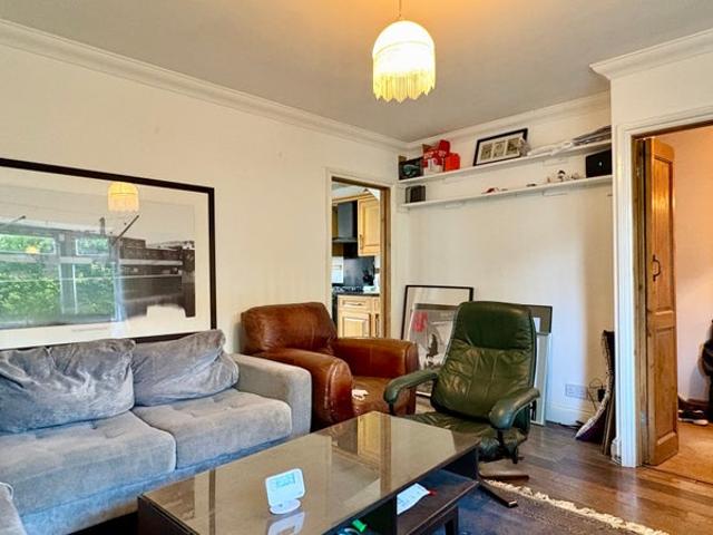 Reduced Price! Spacious 3 Bed Flat with Garden E15