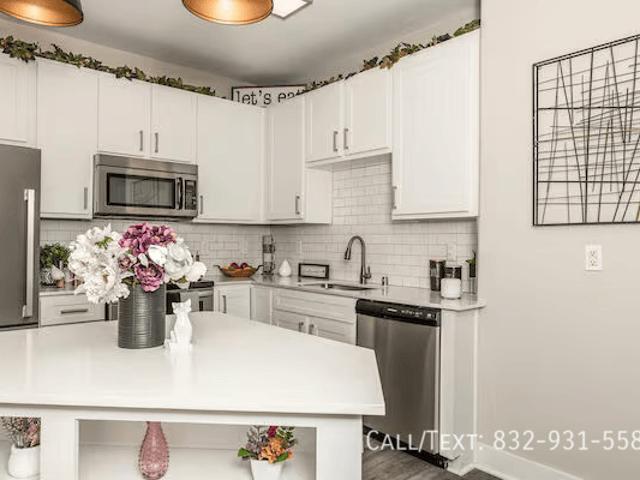 Reduced Rates + 1 Month Free – Lease Now & Save!