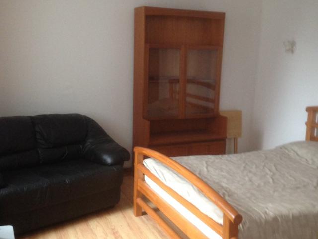 Reduced Rent Studio Flat in Traditional Build