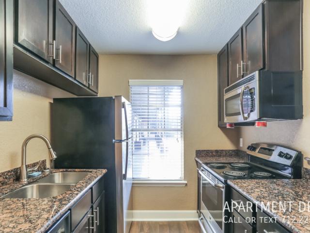 reduced rentsluxury apartment in El Lago walk ins closets