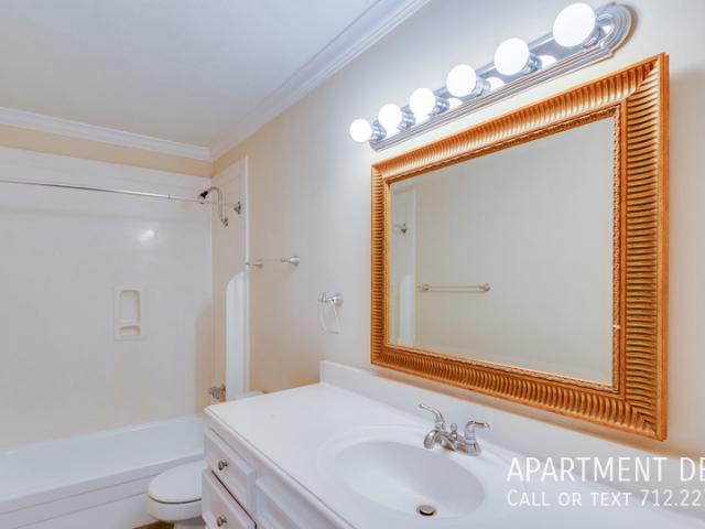 reduced rentsluxury apartment in Greenway/Upper Kirby walk ins closets