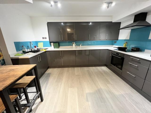 REDUCED! Stunning 4 bed student only property