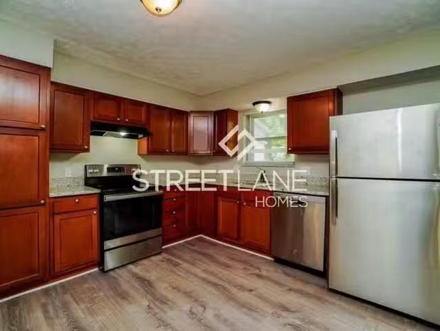 REDUCED! Spacious 4 bedroom home in Columbus! 1853 Tamarack.