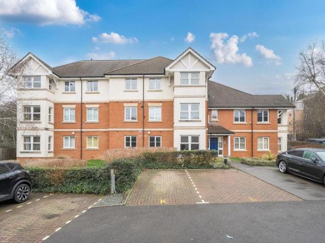 Redwing Court, Sunnydene Road, Purley 2 bed apartment to rent £1,700 pcm £392 pw