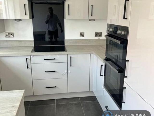 Redwing Road, Sandbach, CW11 3 bed semi detached house to rent £1,480 pcm £342 pw