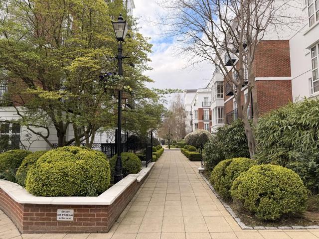 Redwood Mansions, Chantry Square, W8 1 bed apartment to rent £3,200 pcm £738 pw