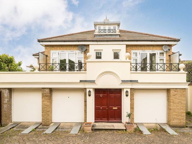 Redwood Mews, Clapham SW4, 2 bed flat to rent, £2,600 pcm | PrimeLocation