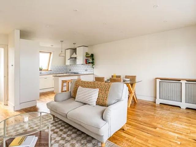 Redwood Mews, London, SW4 0LJ, United Kingdom | 2 bed apartment for rent #168148977 | Rentberry