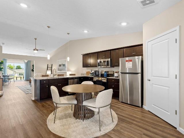 Redwood Miamisburg 2 Bedroom Apartment for Rent at 3067 Umberoak Dr, Dayton, OH 45449