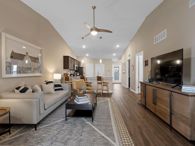 Redwood Miamisburg 2 Bedroom Condo for Rent at 3067 Umberoak Dr, Dayton, OH 45449