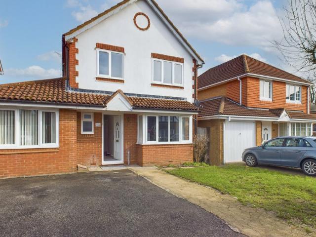 Redwood Drive, Aylesbury, Buckinghamshire HP21, 4 bed detached house to rent, £2,000 pcm | PrimeLocation