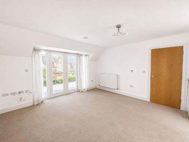 Redwood Drive, Epsom, Surrey, KT19 8FL
