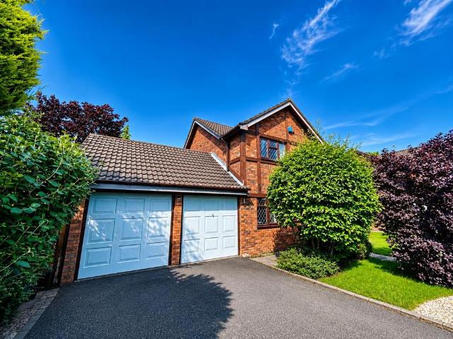 Redwood Drive, Ferndown 4 bed detached house to rent £2,395 pcm £553 pw