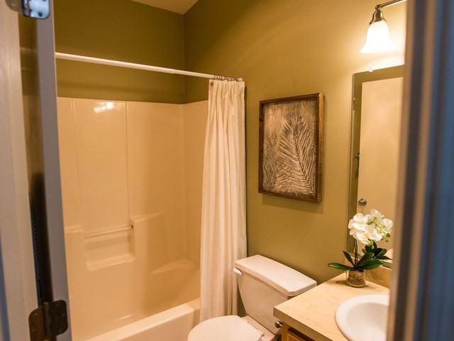 REDWOOD HILLS CONDOS 2 Bedroom Apartment for Rent at 420 Flying Squirrel Way Nw, Salem, OR 97304 West Salem