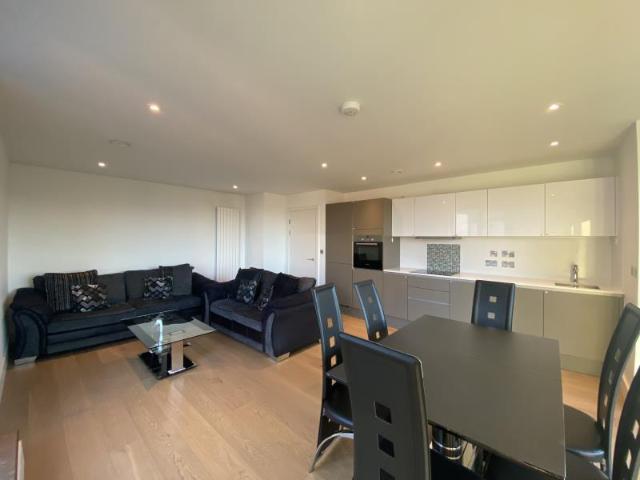 Redwood House, Emerald Gardens. 3 bed apartment to rent £3,500 pcm £808 pw