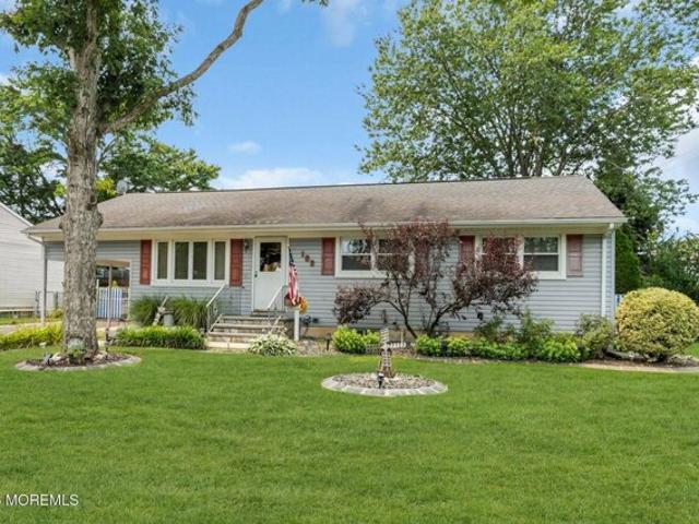 Redwood Pl E, Brick, Home For Sale