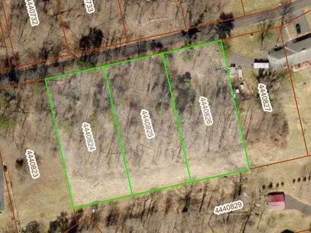 Redwood Rd SE, Roanoke, VA 24014