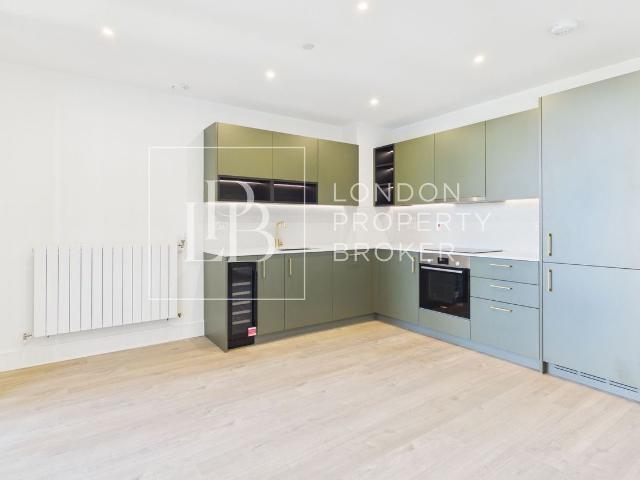 Redwood Tower, Twelve Trees Park E16, 2 bed flat to rent, £2,600 pcm | PrimeLocation